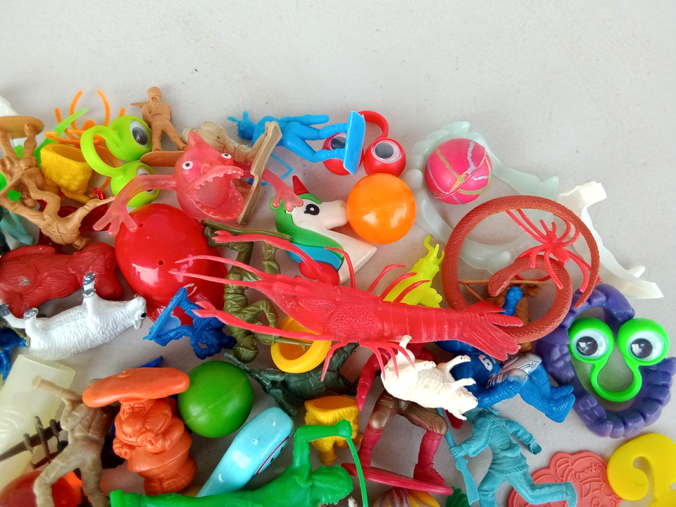 Assorted Vintage/Retro Vending Toys+Prizes+Novelties & More | eBay