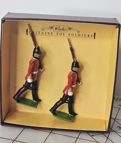 W Britain Toy Soldiers East Kent Regiment 3rd foot The Buffs #8865 2 ...
