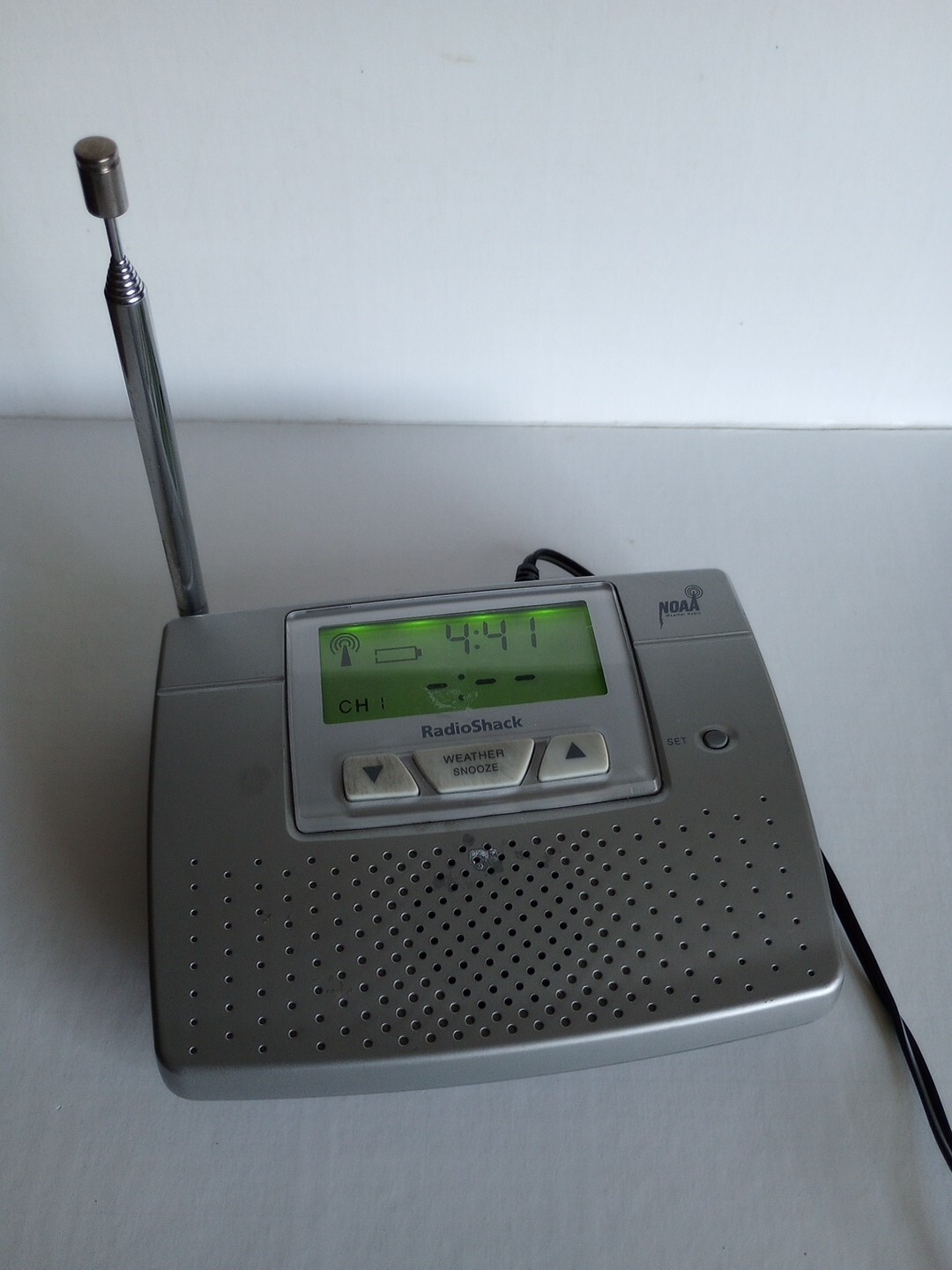 Radio Shack Weather Alert Radio NOAA w/LCD Alarm Clock 12-260 | eBay