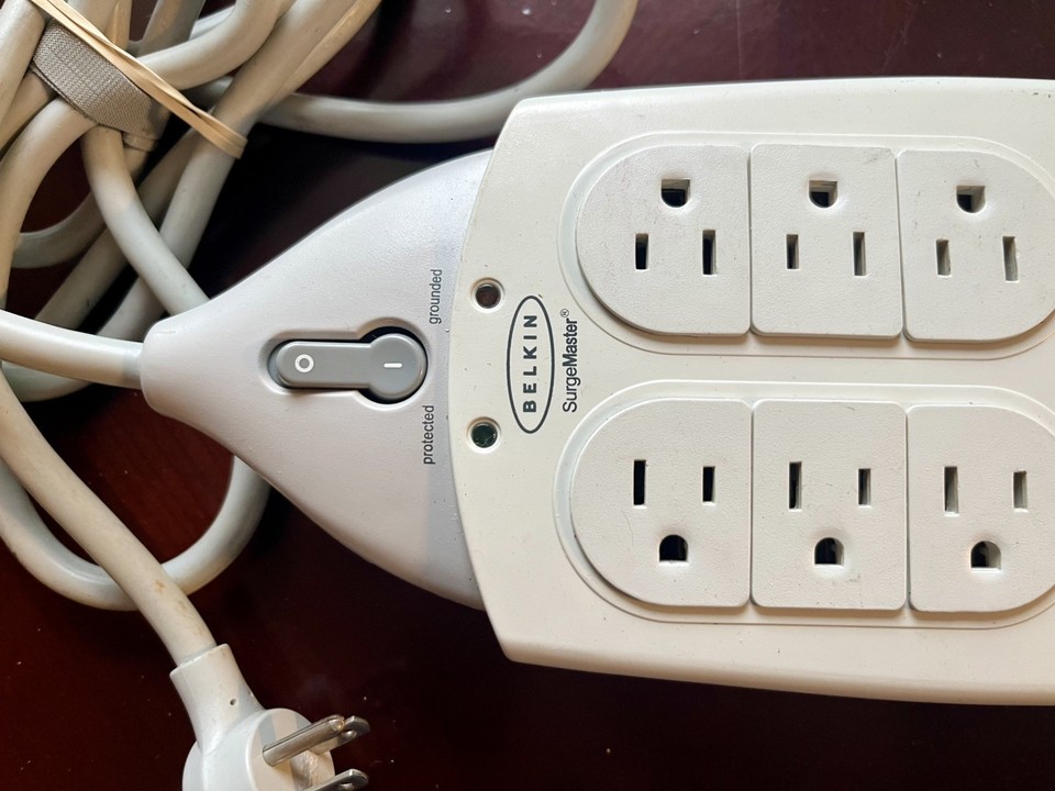 Belkin Surgemaster F9M923-08, 9 Outlet Surge Suppressor Power Strip | eBay