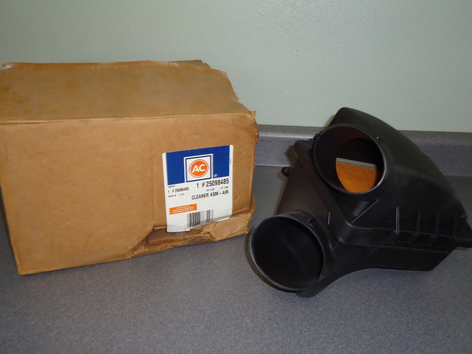 New NOS OEM GM AC Air Intake Filter Housing 25098485 1992 1993 Chevy ...