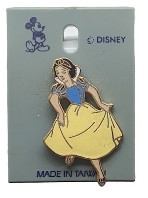 Disney - Snow White 7 Dwarfs - Dancing Curtsey Pin on card | eBay
