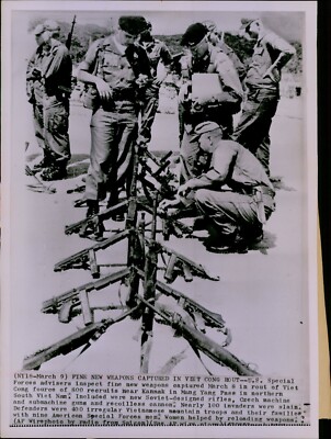 LG845 1965 Wire Photo RED WEAPONS South Vietnam Communist Rifles ...