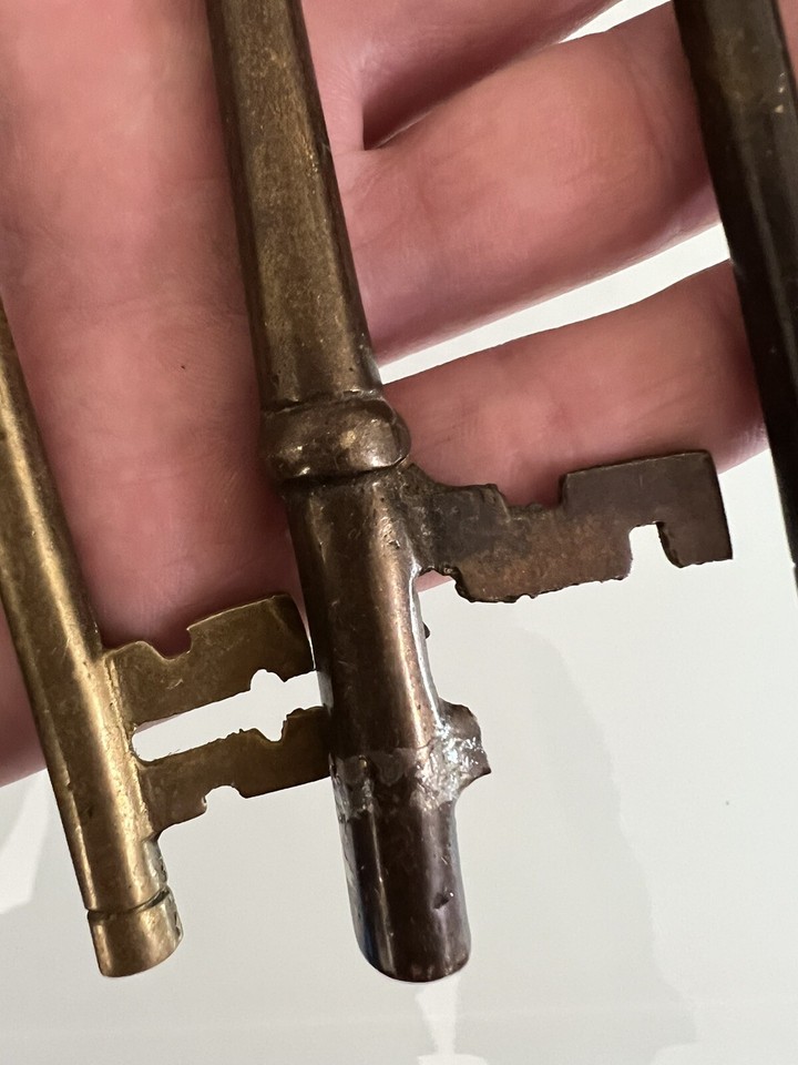 Lot Of 18 Antique Keys Brass Cast Iron Keys Skeleton Keys French Keys ...