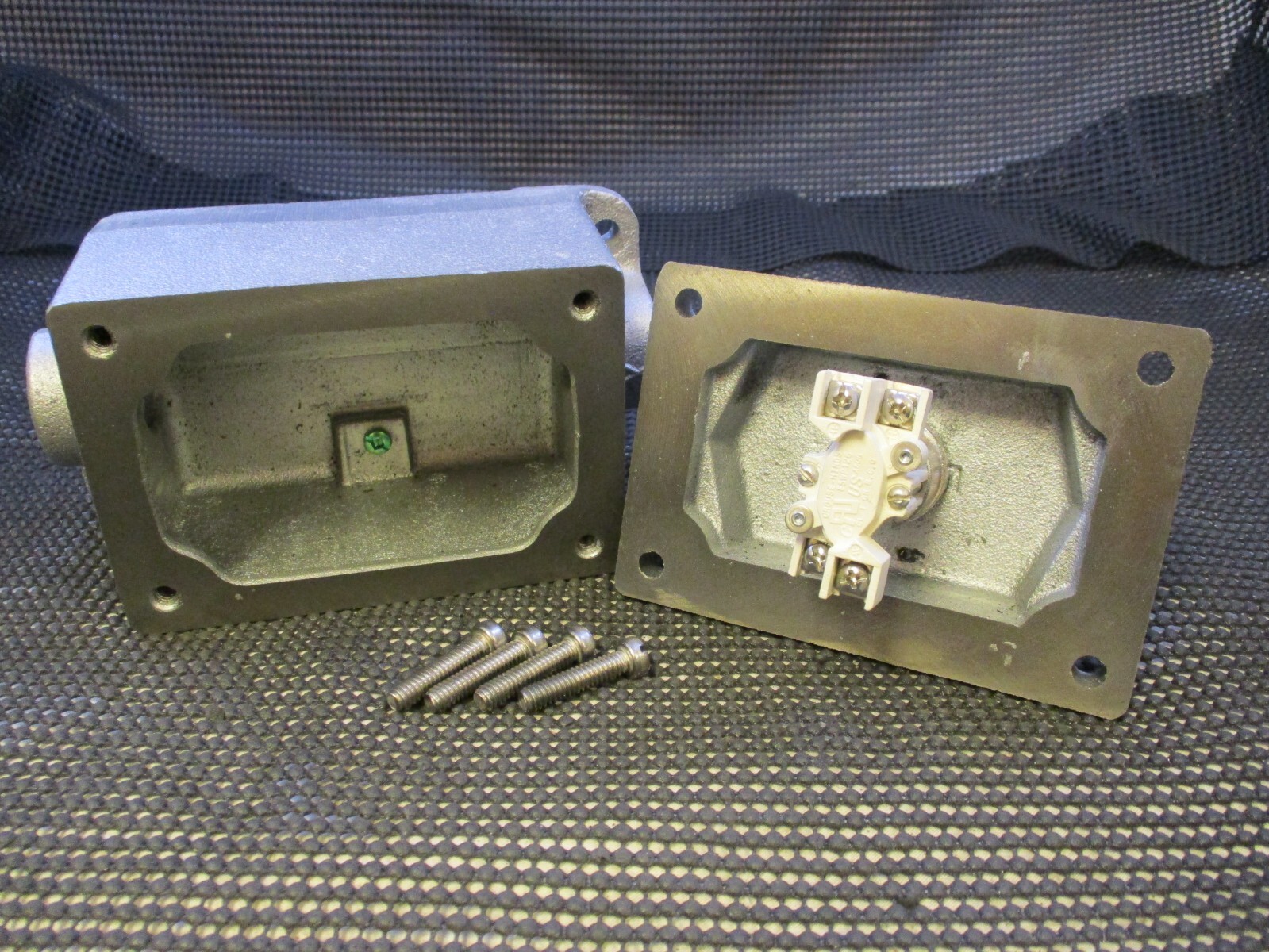 CROUSE HINDS EDSC2184-S769 EXPLOSION PROOF EMERGENCY STOP PUSH BUTTON STATION | eBay