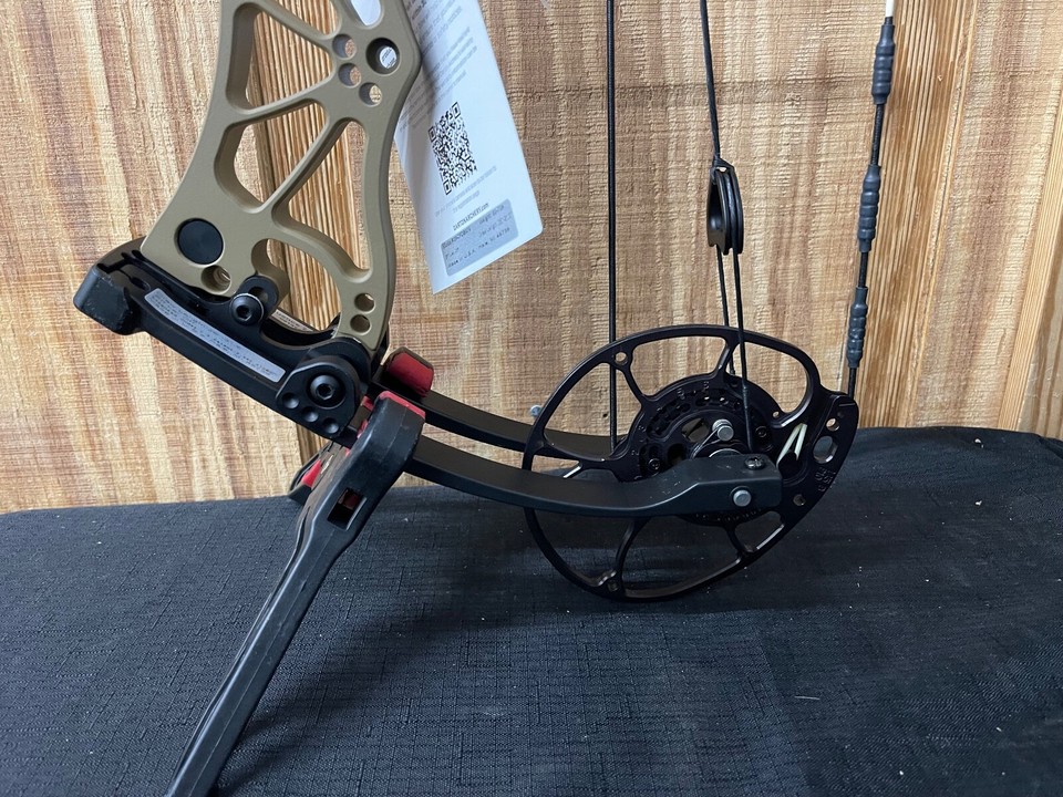 Darton Archery Consequence 2 70lb Flat Dark Earth & Black RH BRAND NEW ...