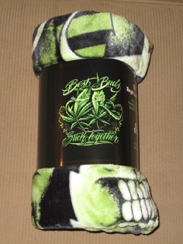 New Best Buds Stick Together Plush Throw Blanket Pot Leaf Smoke Weed ...