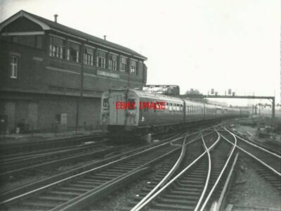 PHOTO TWO SR CLASS 4-COR LATER CLASS 404 4-CAR EXPRESS EMUS NOS3108 ...