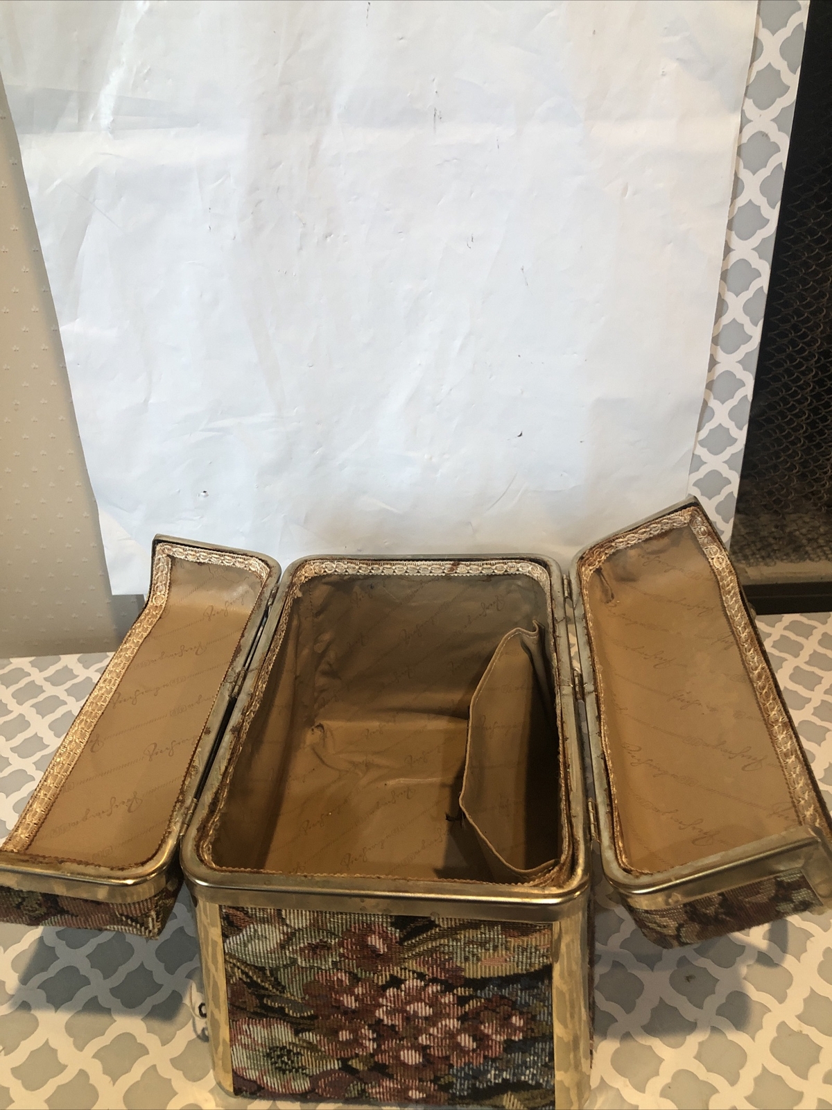 Pier Giorgio Italy Vintage Tapestry Covered Box Purse- | eBay