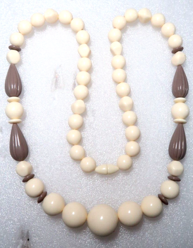 VINTAGE CLASSIC OFF WHITE COLOR LUCITE NECKLACE W/ SCREW IN CLASP | eBay