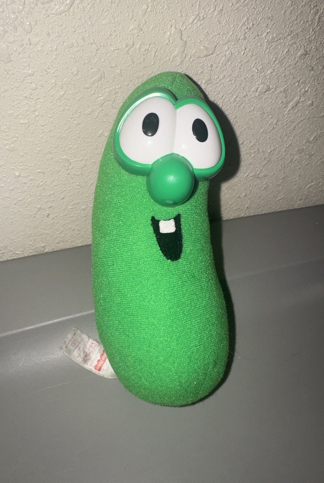 Fisher Price Larry the Cucumber Bounce n Talk Plush 1999 Veggie Tales ...