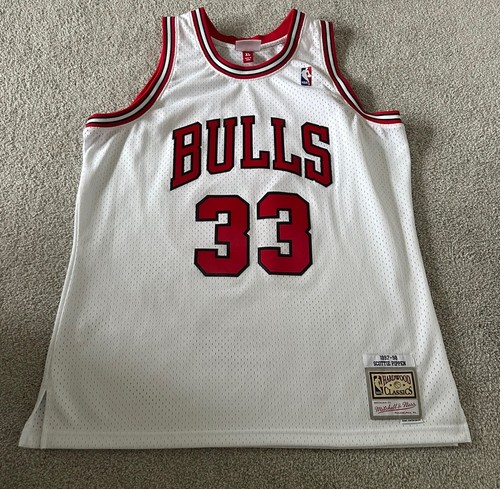 Mitchell & Ness Chicago Bulls Scottie Pippen Home Swingman Jersey 97-98 ...
