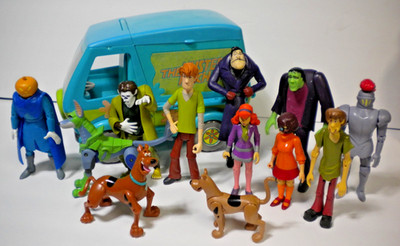 Big Scooby Doo Toy Lot Mystery Machine Figures Monsters Shaggy Daphne ...