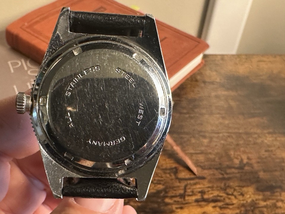 vintage 1960s Helbros "Invincible" stainless diver's watch Day/Date ...