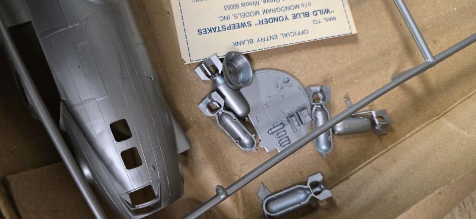 Monogram #5600 B-17G Flying Fortress 1:48 Scale Model Plane Open Box ...