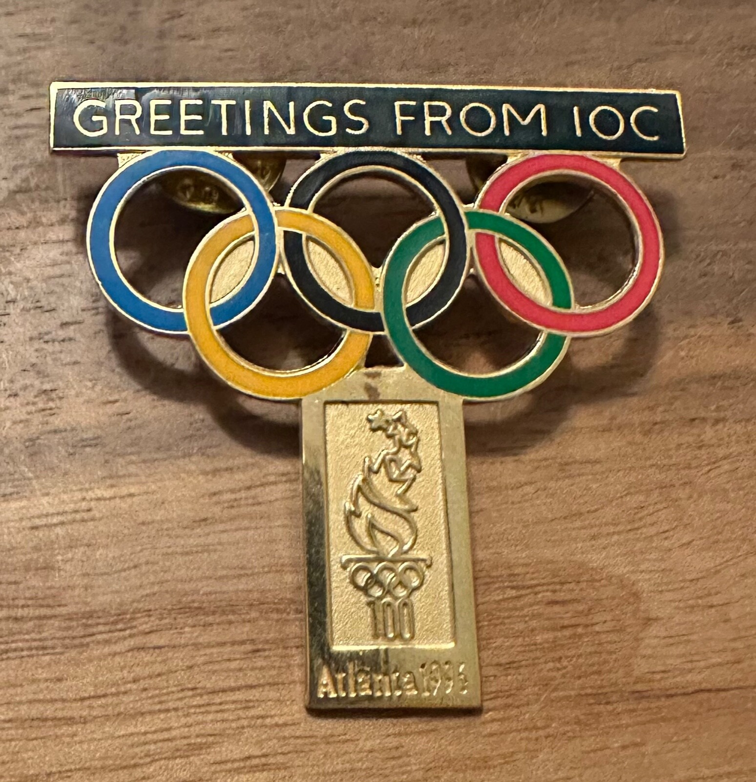 Atlanta 1996 Greetings from the IOC Green & Gold Large Olympic Pin (5x5 ...