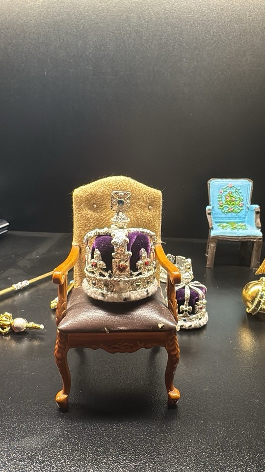 Royal British Coronation/ Crown Lot. Queen, King England. 1/12-1/18 ...