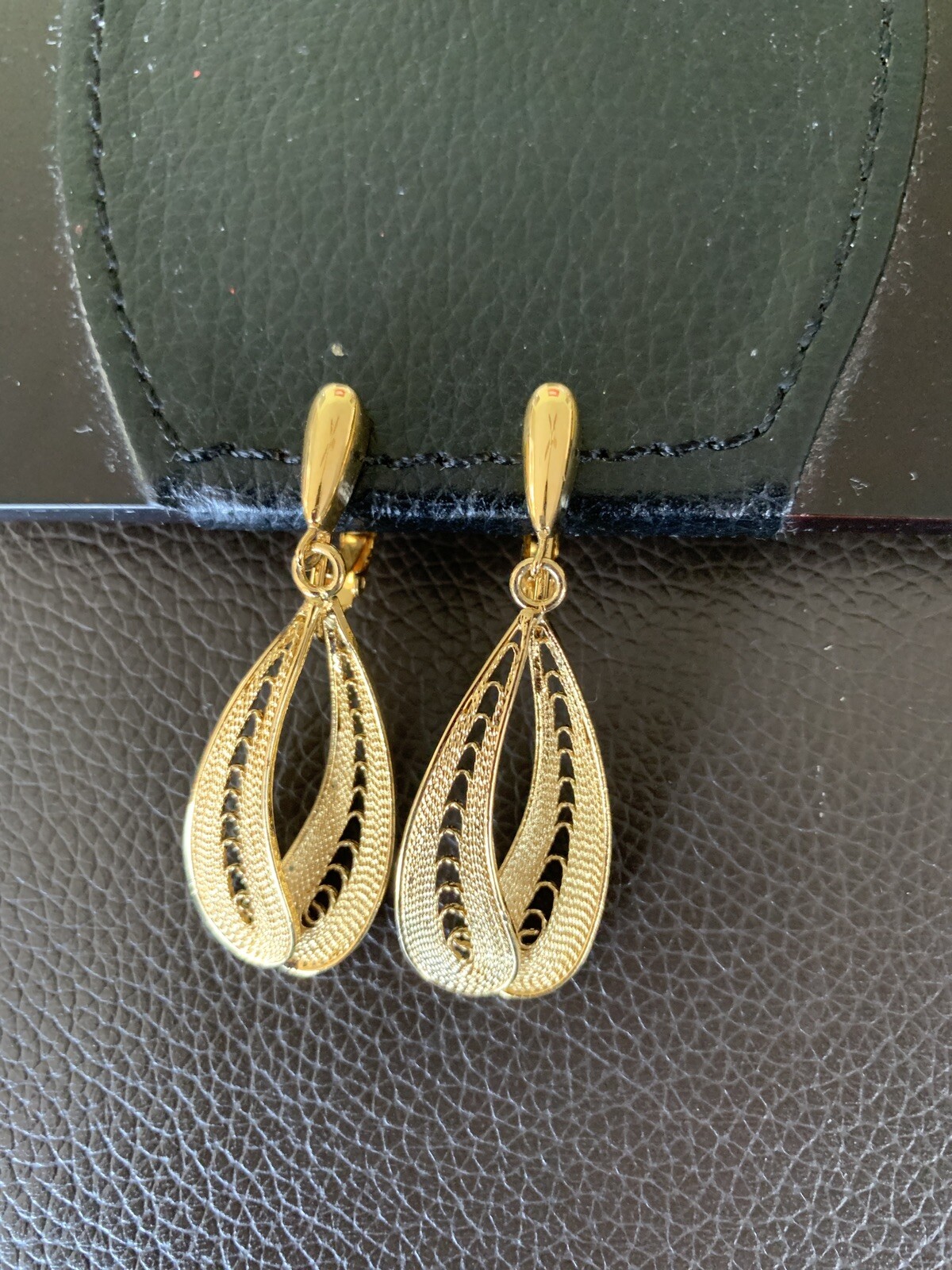 vintage trifari gold tone filigree oval clip earrings - Gem