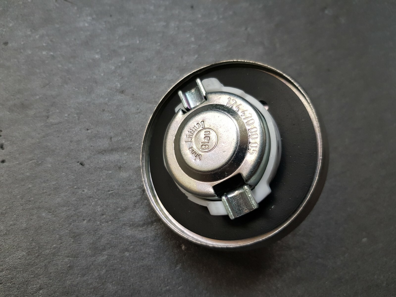 Genuine Mercedes R107 W201 W126 W124 W123 W116 Fuel Filler Cap ...