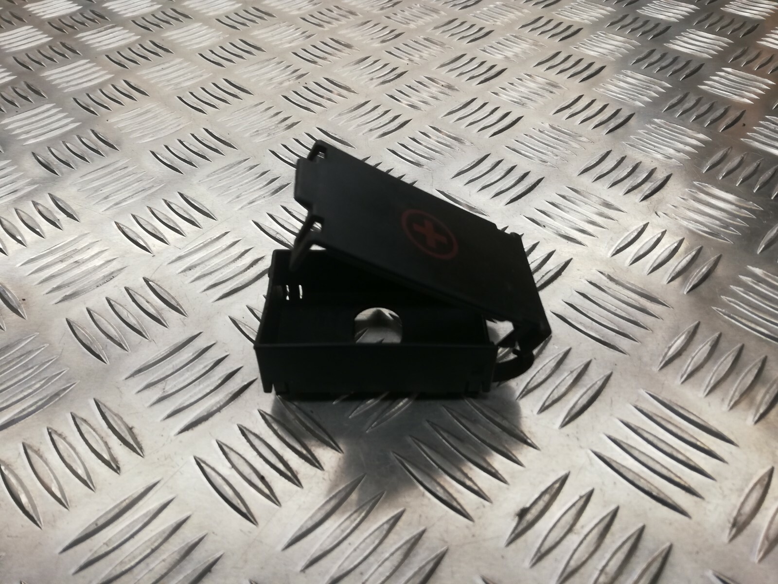 B31 Mercedes-Benz E CLASS POSITIVE TERMINAL PLUS COVER 2105451303 | eBay