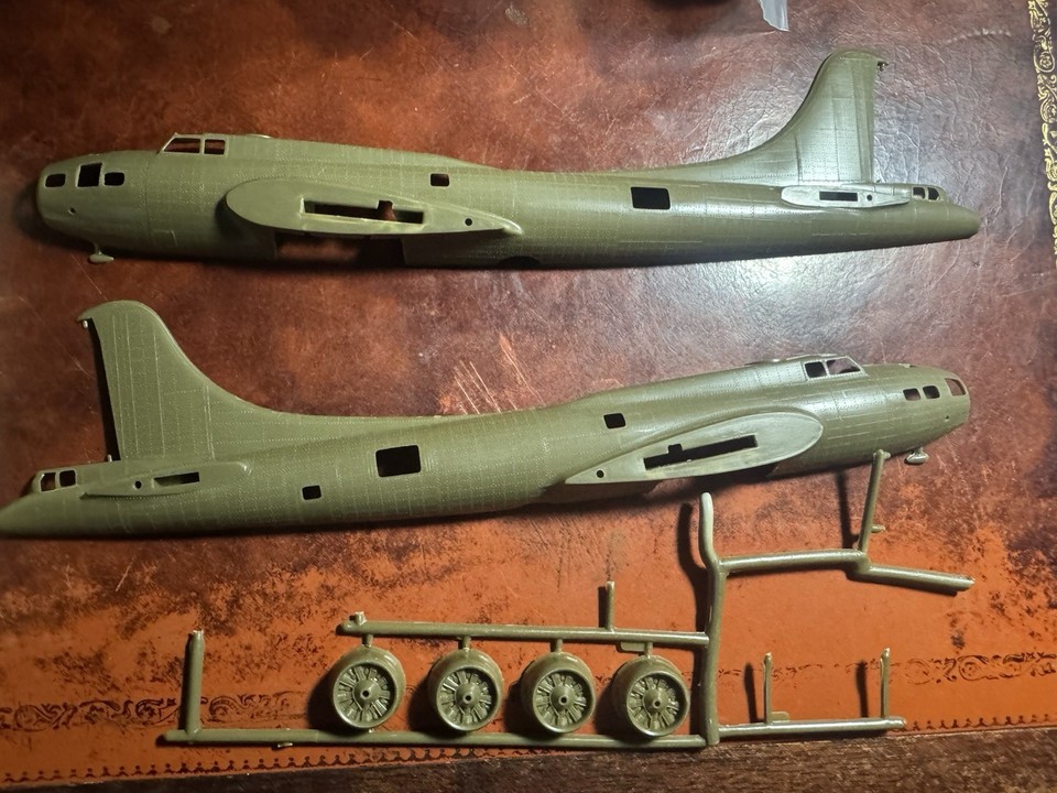 Revell B-17 F SERIES FLYING FORTRESS MEMPHIS BELLE 1/72 Fighter Plane ...