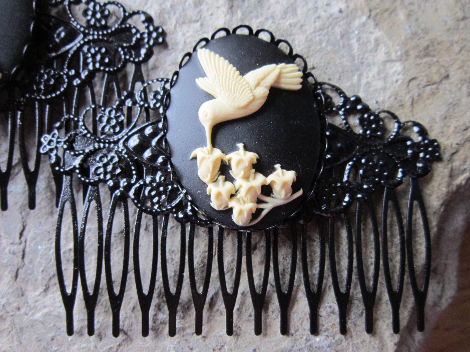 PAIR OF HUMMINGBIRD CAMEO BLACK FILIGREE HAIR COMBS - HUMMING BIRD ...