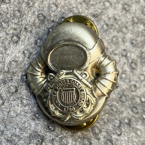USCG Scuba Diver US Coast Guard Pin Military Hat Badge Underwater ...