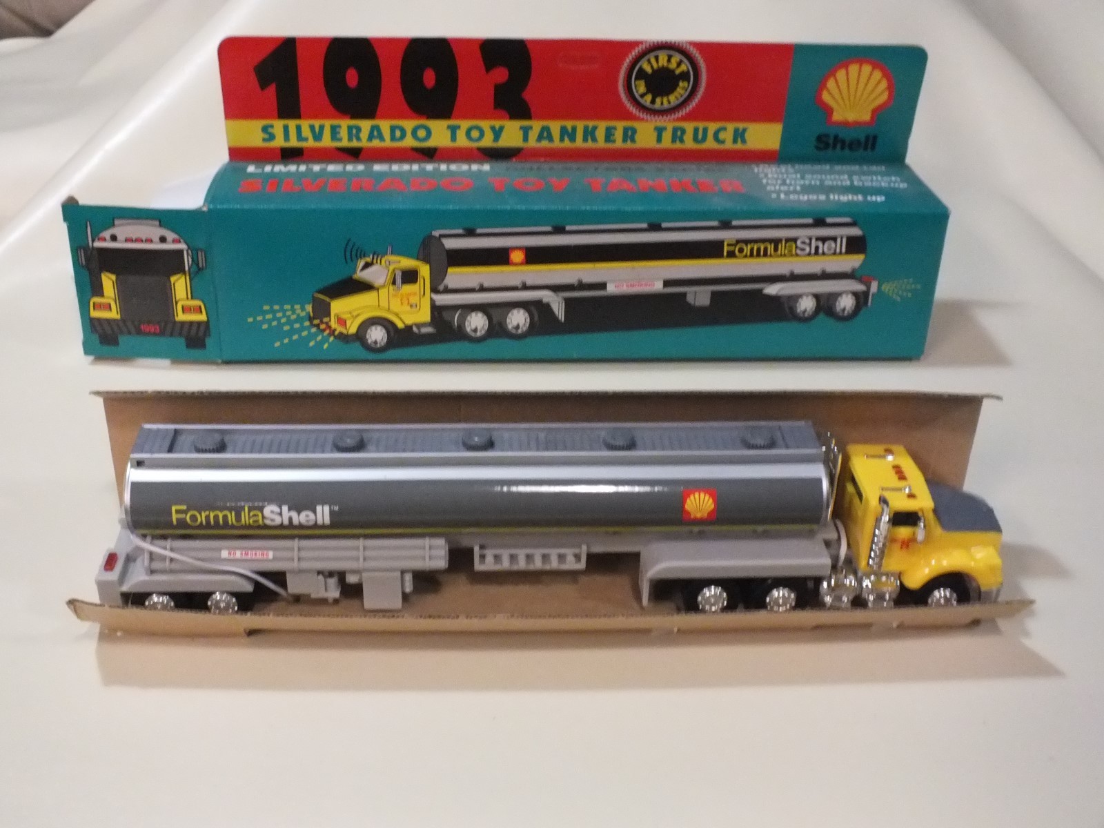 1993 Shell toy tanker truck first in a series featuring working lights ...