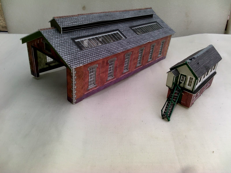 SET OF METCALFE BUILDINGS ( ENGINE SHED,SIGNAL BOX ,VIADUCTS WALLS ETC ...