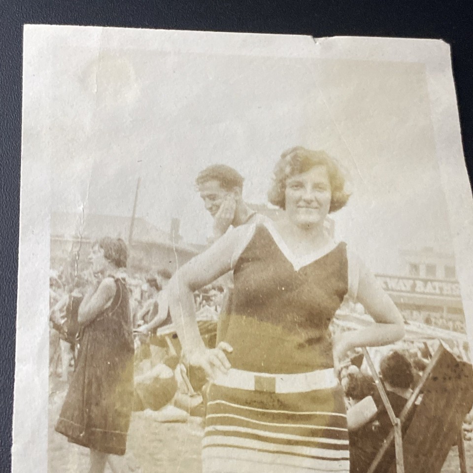 1920s Pretty Busty Woman Girl Swimsuit Bathing Suit Beach Posing Old ...