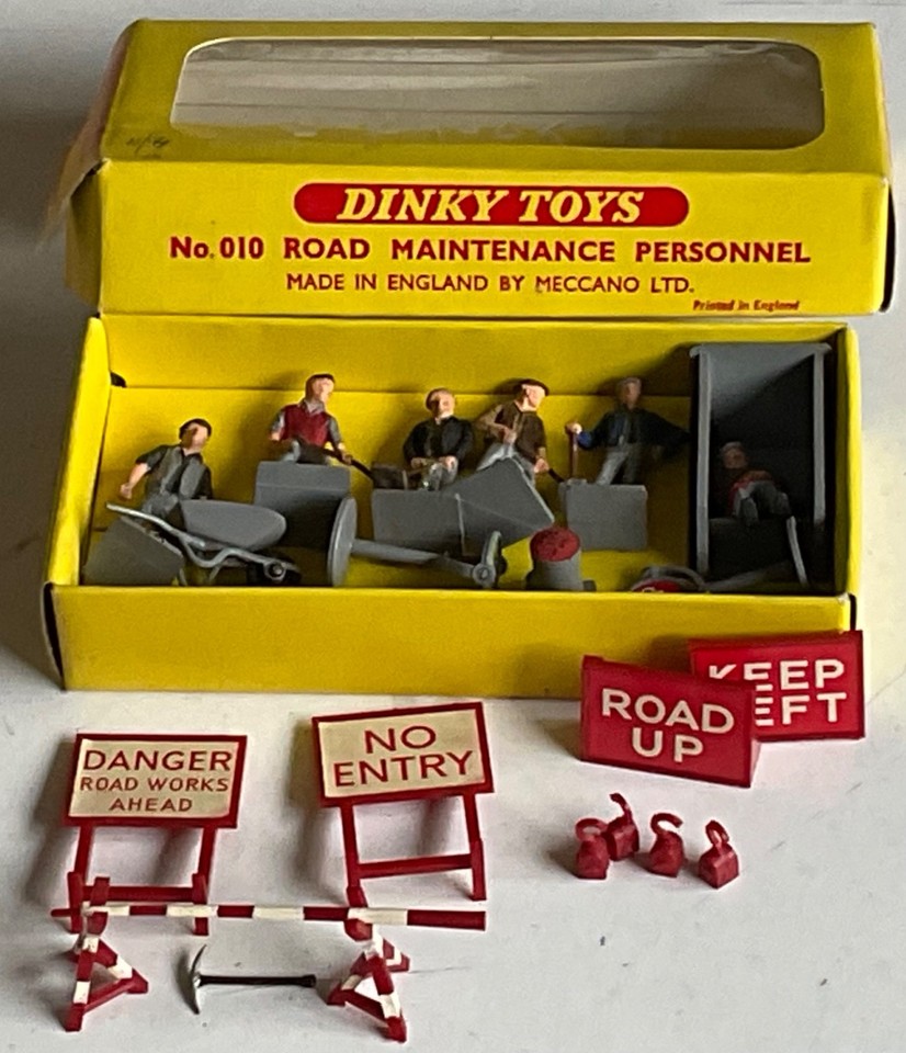 Dinky Toys 010 Road Maintenance Personnel Set in original box + Extras ...