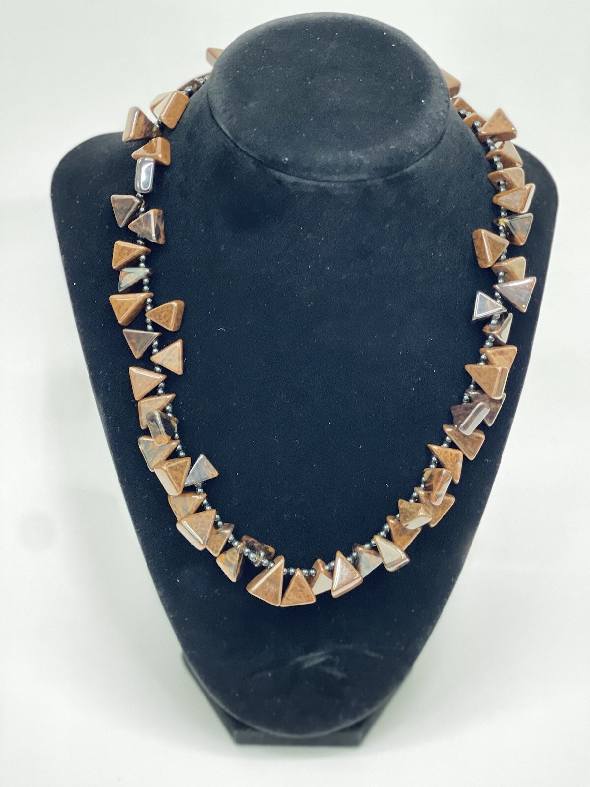 Tiger's eye pyramid shaped bead & Round black bead ne… - Gem