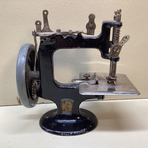 Vintage Peter Pan Sewing Machine, Model 0, NOT WORKING-PARTS ONLY TA ...