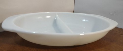 PYREX WHITE Divided 1 1/2 qt. Serving Dish #1063 all caps vtg milk ...