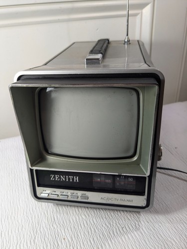 Vintage Zenith BT055S1 Portable 5” black & white Television AM/FM Radio ...