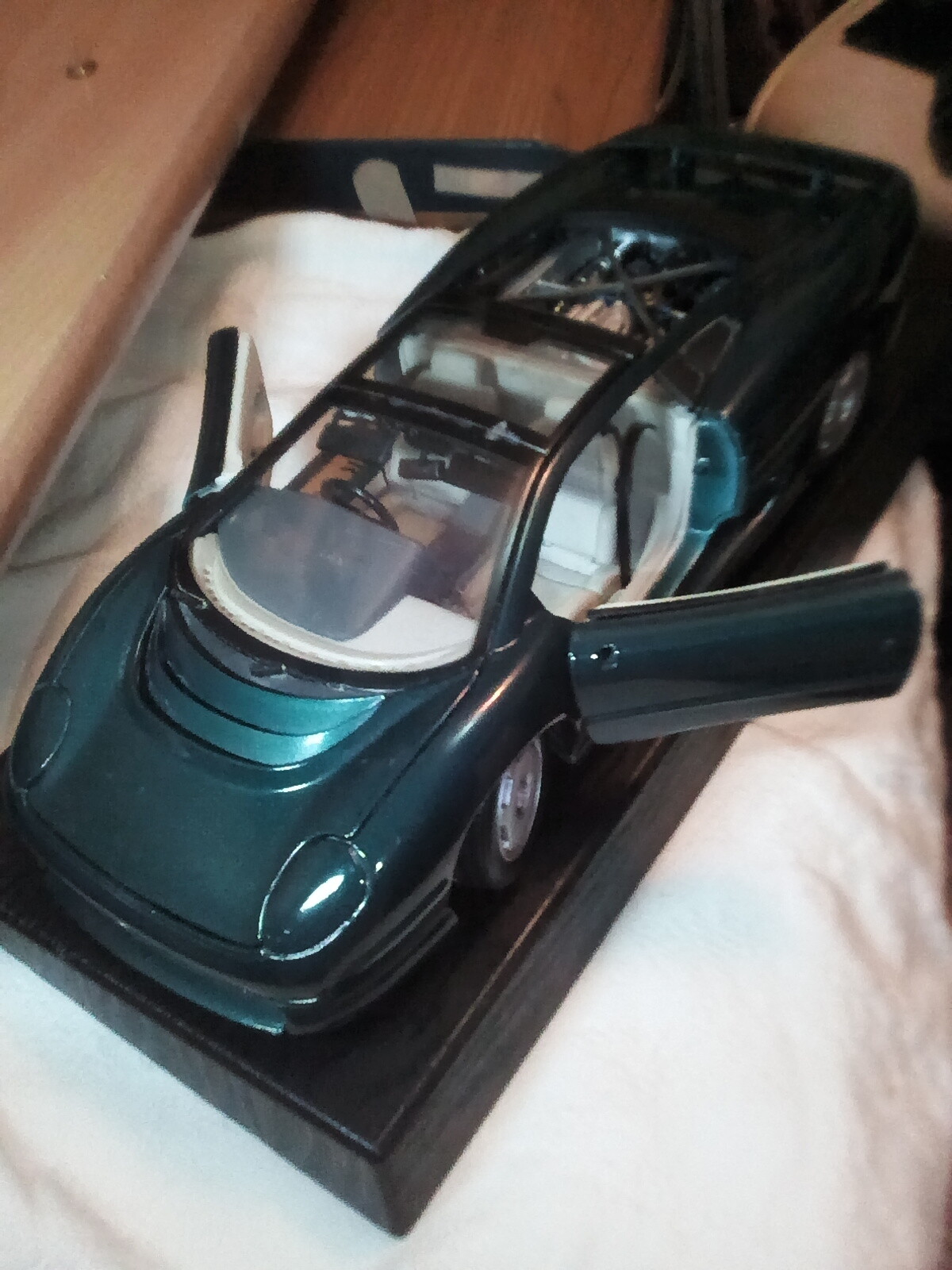 GWILO Maisto 1/12 Scale Diecast - Jaguar Xj220 1992 Green Supercar for ...