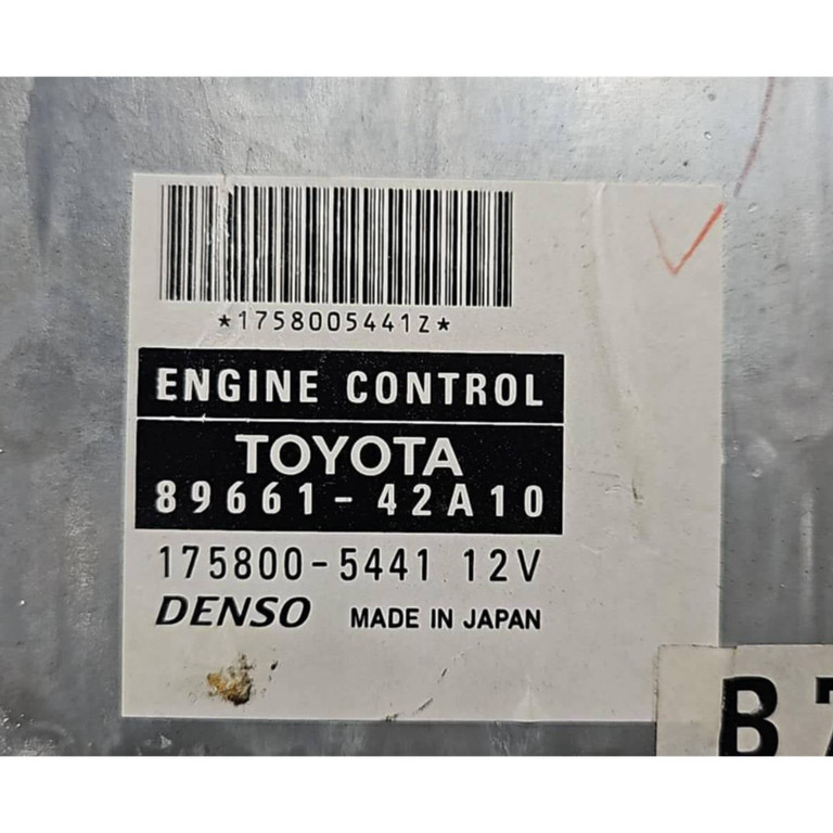 Toyota RAV 4 (XA20) 2004 1758005441 Engine control unit module ECU ...