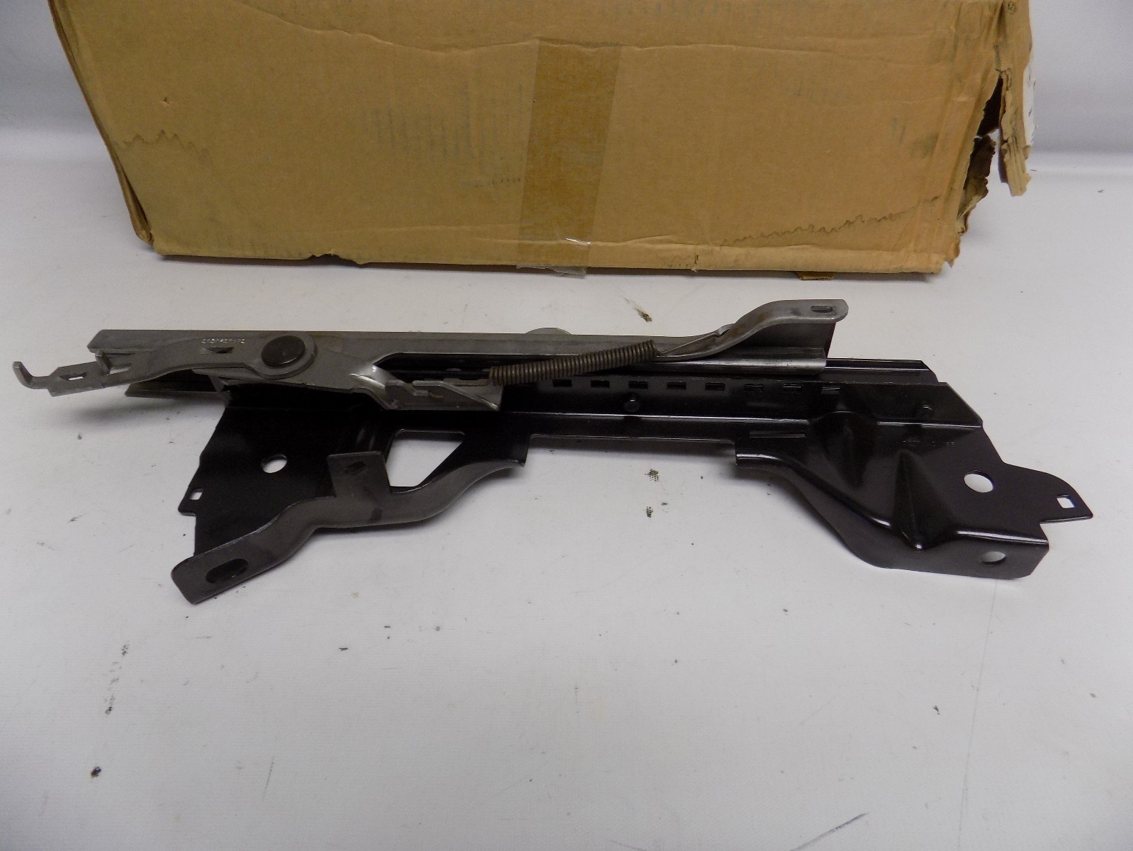 New OEM 2000-2007 Ford Taurus Front Seat Manual Track Right YF1Z ...