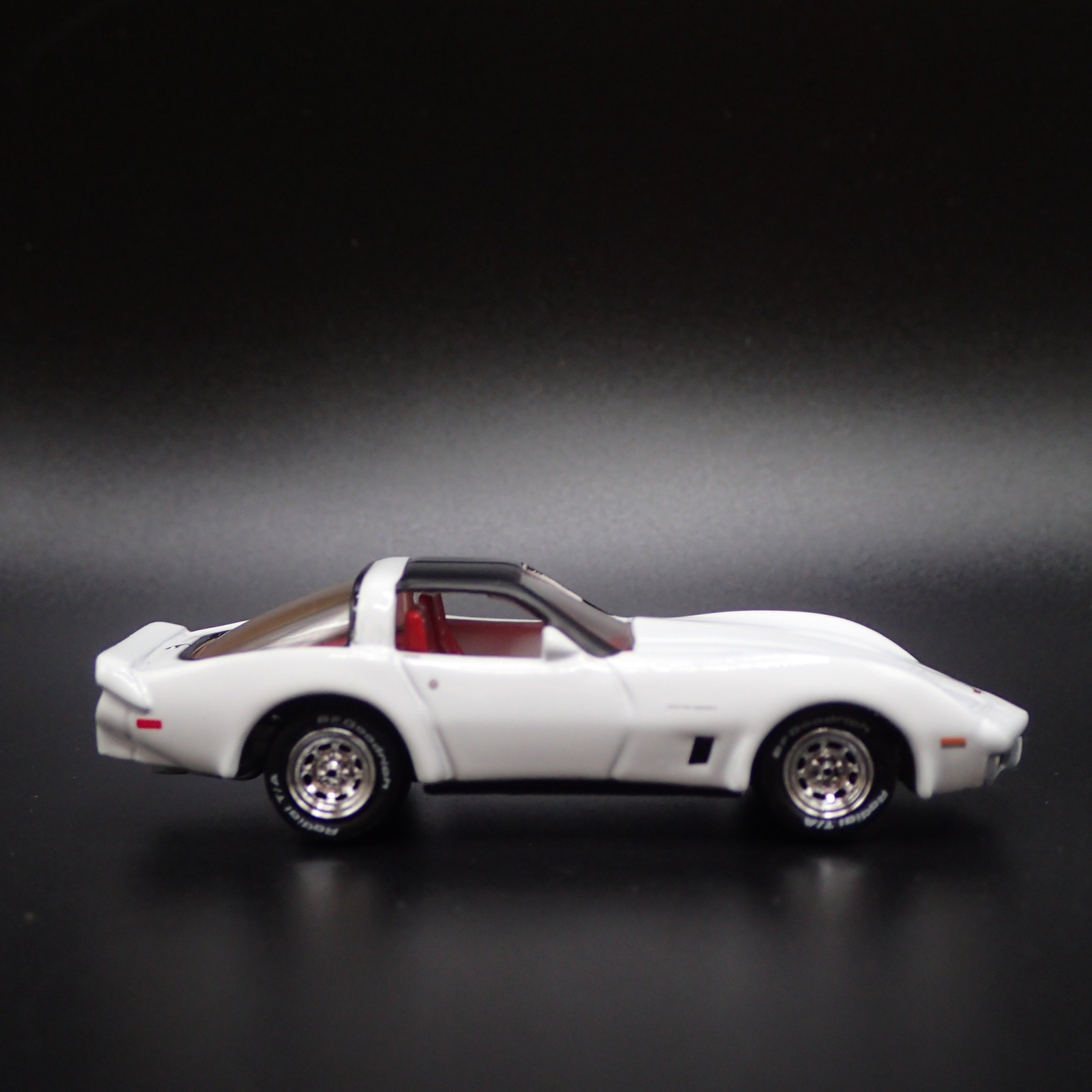1982 82 CHEVY CHEVROLET CORVETTE 1:64 SCALE COLLECTIBLE DIECAST MODEL ...
