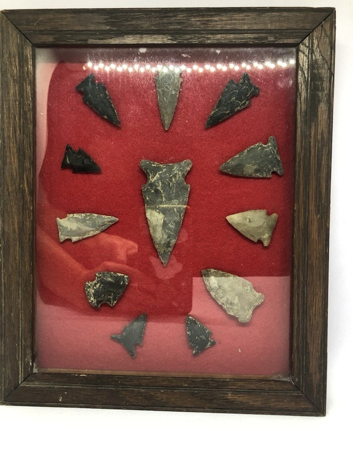 12 Arrowheads Pristine Condition Displayed In Vintage Frame | eBay
