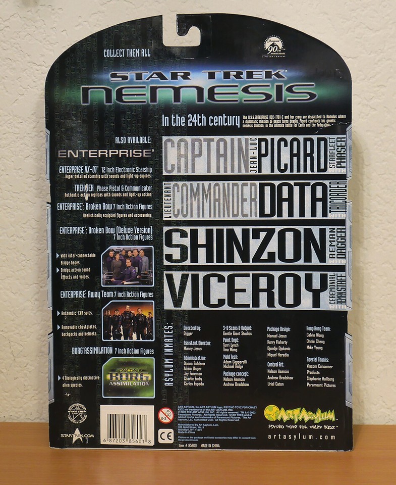 Star Trek Nemesis Captain Jean-Luc Picard w Phaser & Coin Art Asylum ...