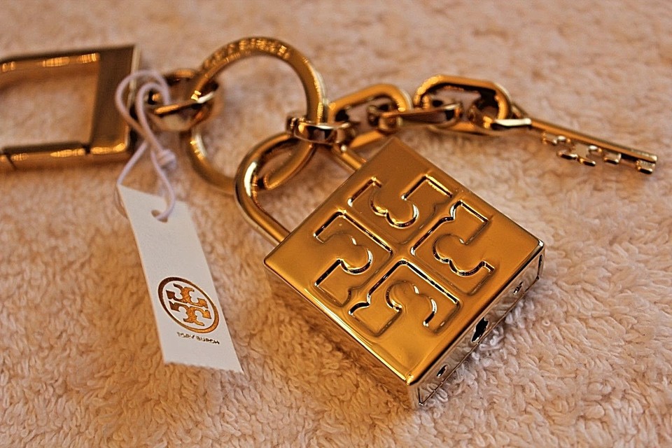 NWT Authentic TORY BURCH Gold Plated Padlock Key Fob Key Ring Keychain ...