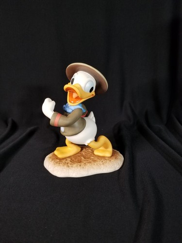 Walt Disney Classics Collection: Donald Duck - Happy Camper ...
