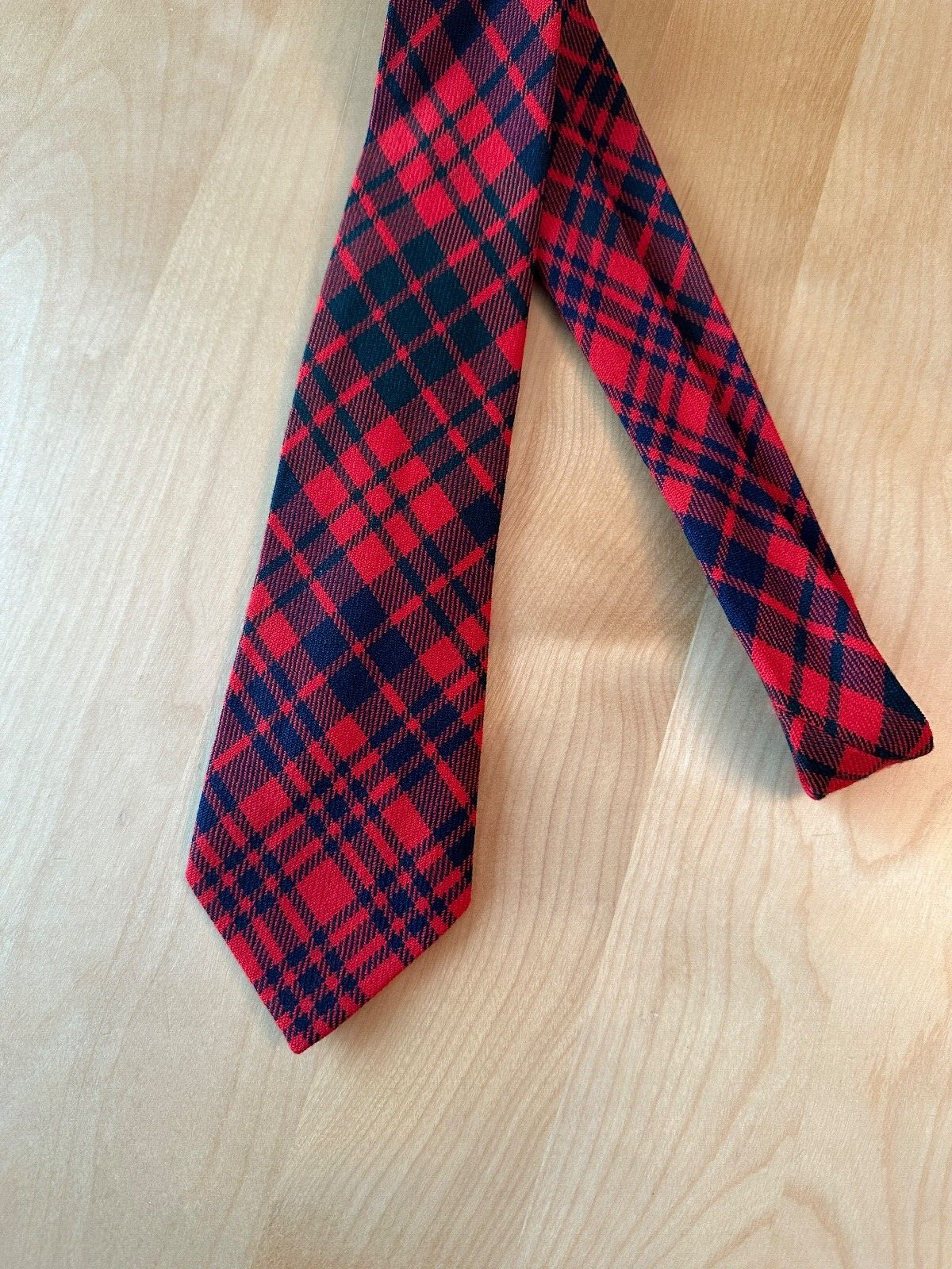 PRINGLE MADE IN SCOTLAND LACHCARRAN ROSS RED TARTAN P… - Gem