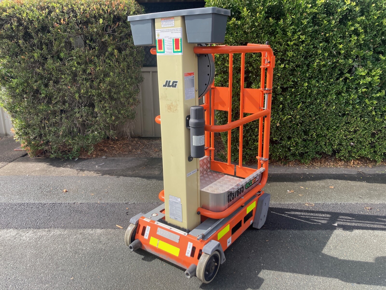 JLG Ecolift 50 1.52m Non Powered Low Level Manual Vertical Mast Man ...