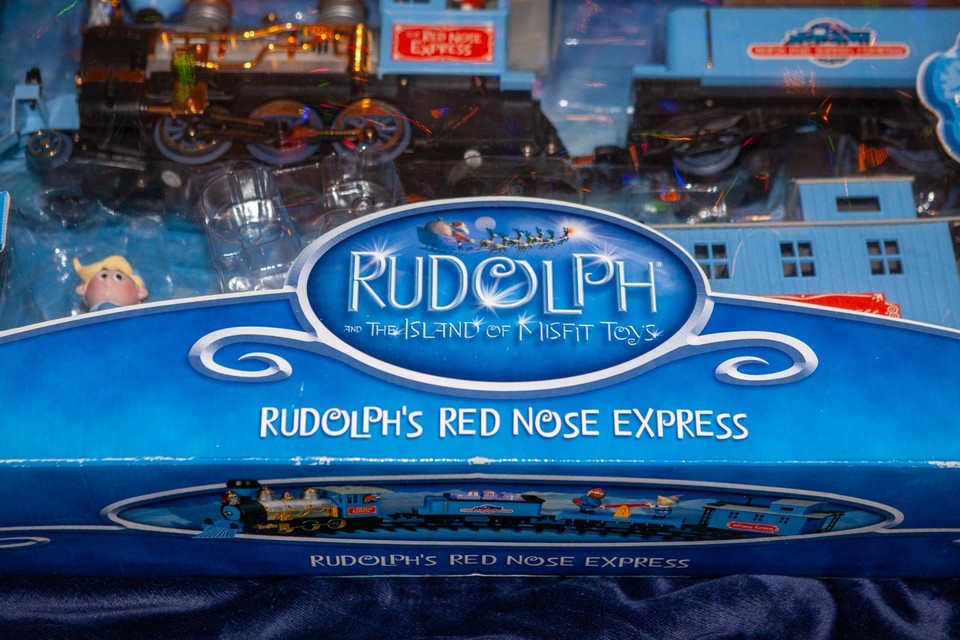 Rudolph Island Of Misfit Toys Red Nose Express Train Set Memory Lane ...