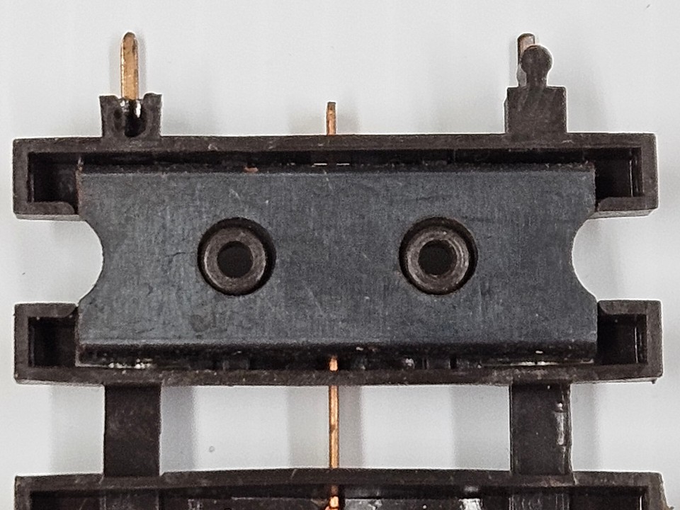 12 - LIONEL #32 SUPER O STRAIGHT TRACK BLACK BASE W/RAIL PINS BUS BAR ...