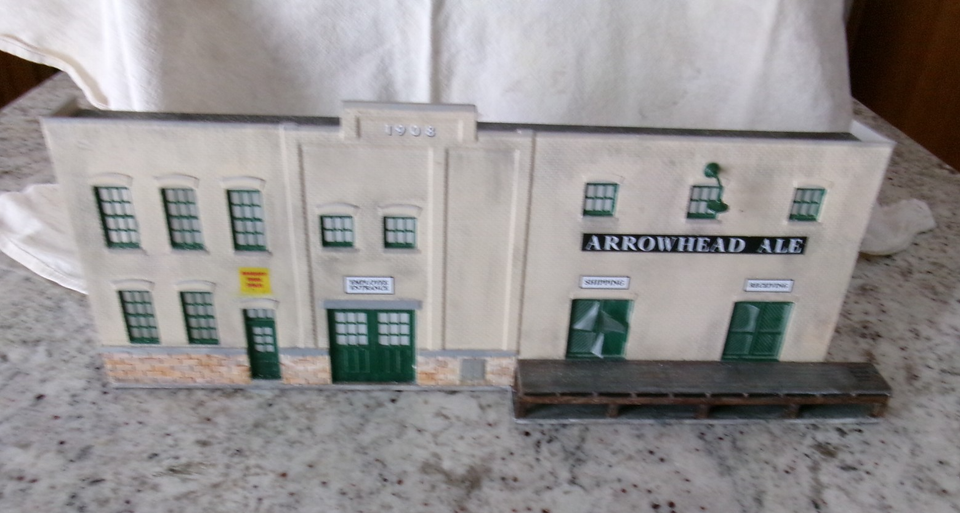 HO SCALE Train ArrowHead Ale Pre-Built & Painted, Pre-Lit with 2 LED ...