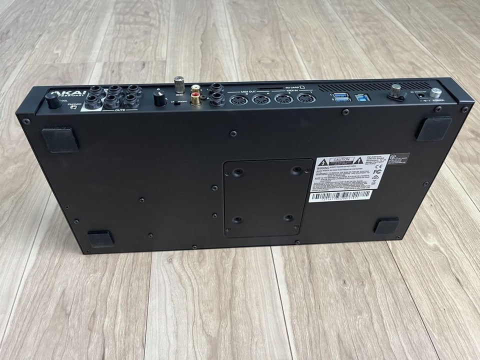 Akai MPC Live Sampler Used Touchscreen 16 Pads Professional Music ...