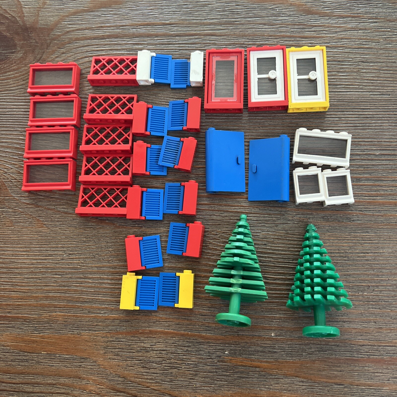 LEGO BULK LOT 31 VINTAGE WINDOW SHUTTERS DOORS TREE FENCE RED & WHITE ...
